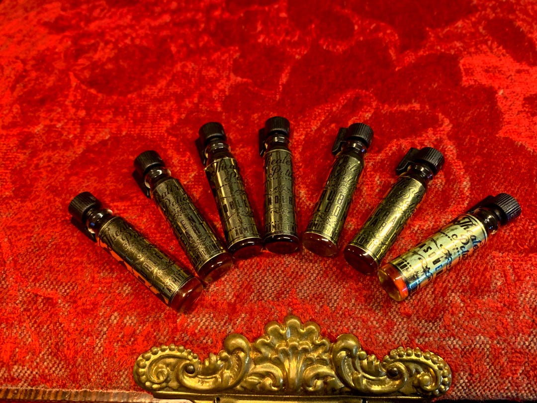 Perfume Discovery Set | Dramatic Perfume Samples | Stage-inspired ...