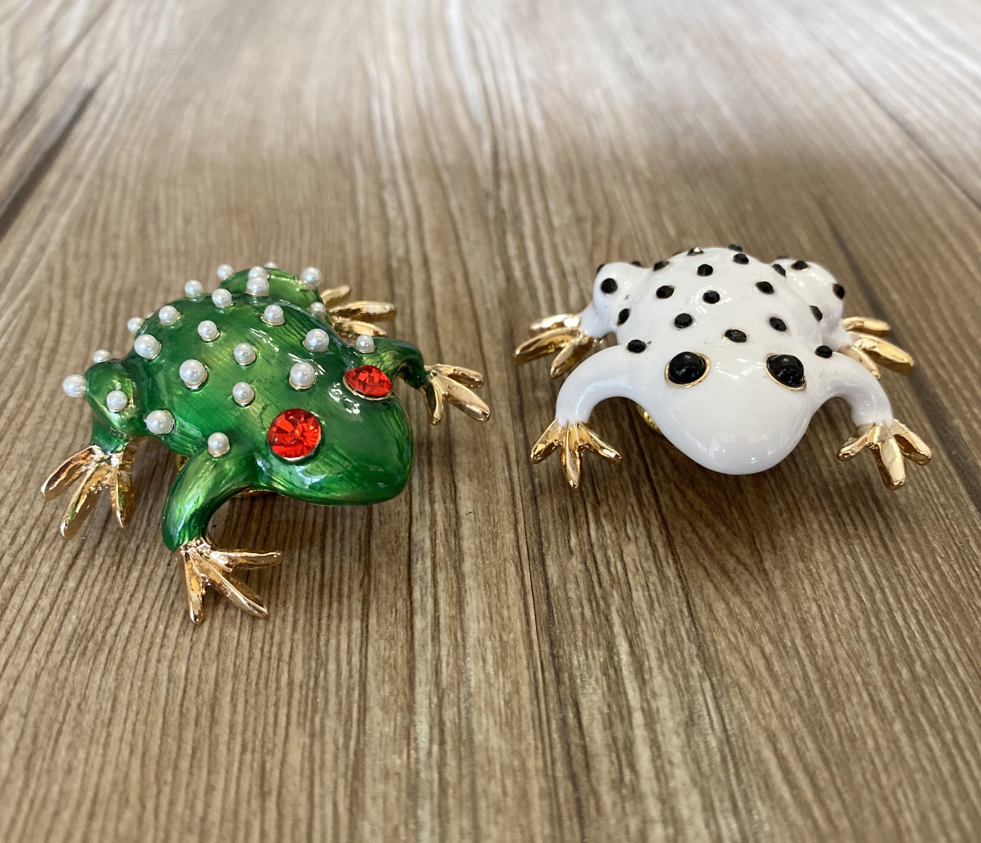 Enamel Frog Drawer Knobs / Frog Cabinet / Gothic Home Decor / - Etsy
