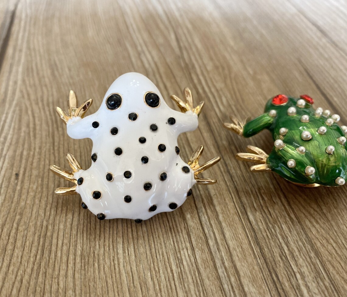 Enamel Frog Drawer Knobs / Frog Cabinet / Gothic Home Decor / Furniture ...