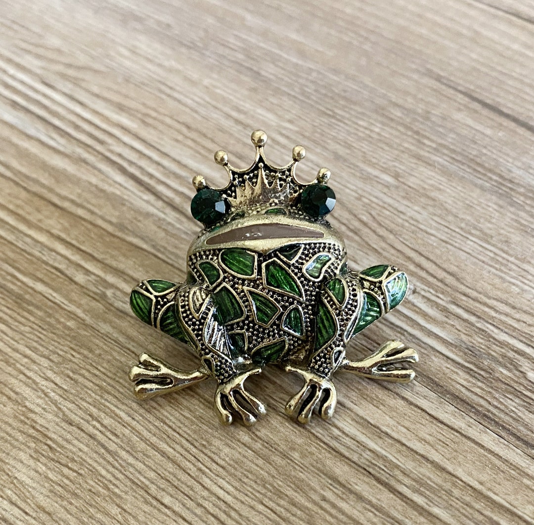 Enamel Frog King Drawer Knobs / the Frog Cabinet / Gothic Home Decor ...