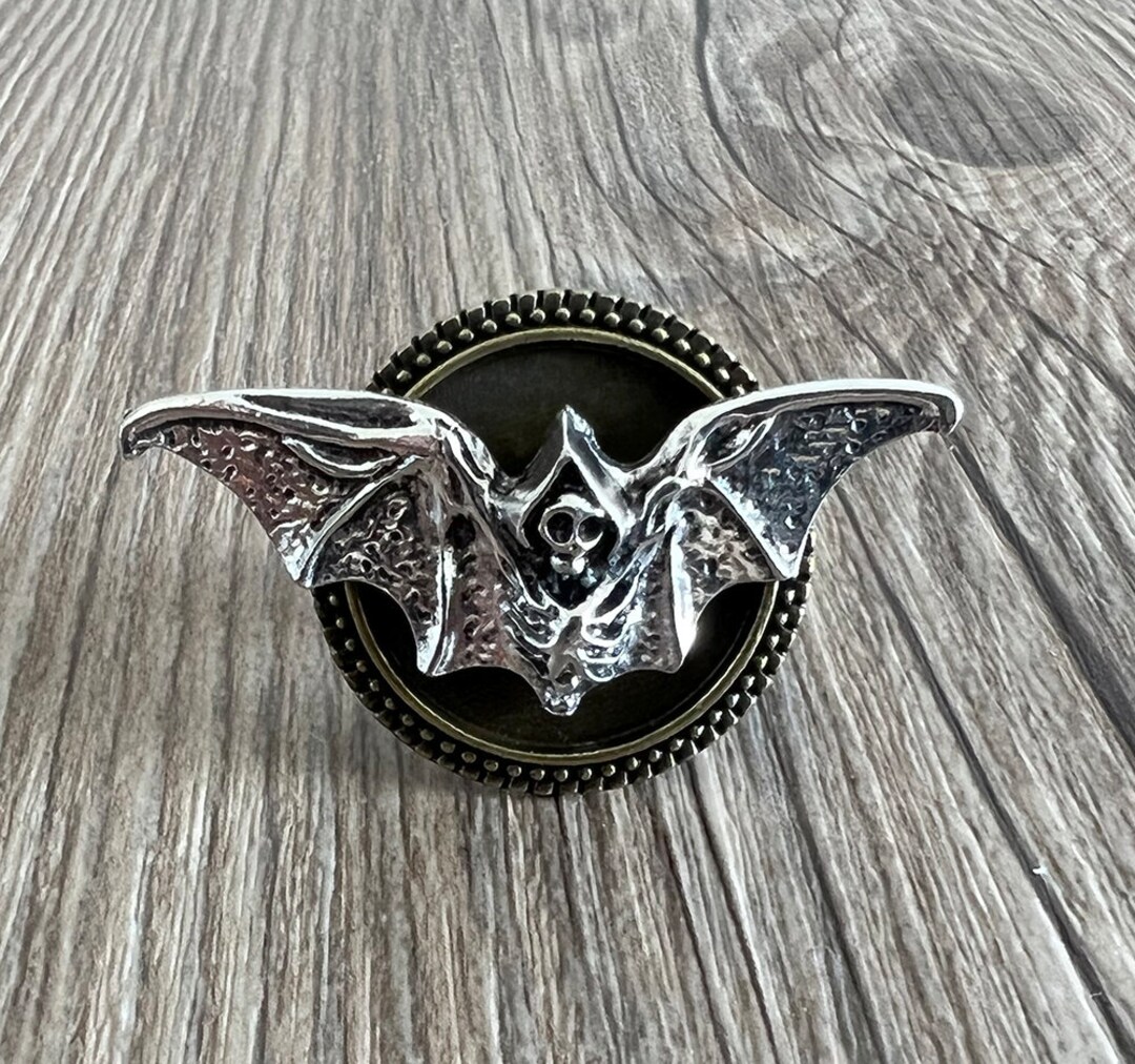 Silver Bat Drawer Knobs / Bat Cabinet / Gothic Home Decor / Animal ...