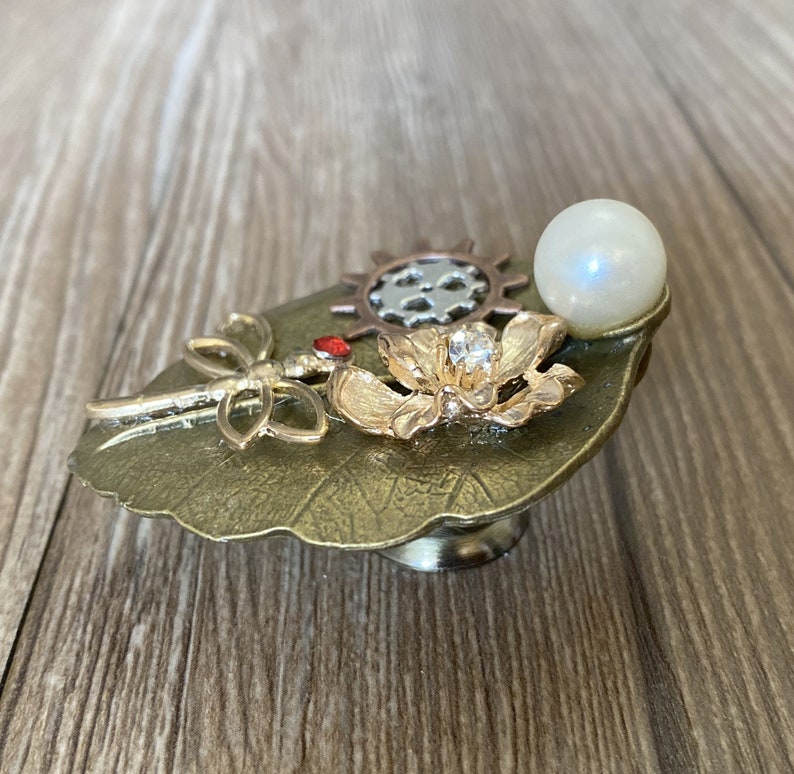 Gothic Leaf Knobs Brass Knobs / Cabinet Dresser Knobs / - Etsy