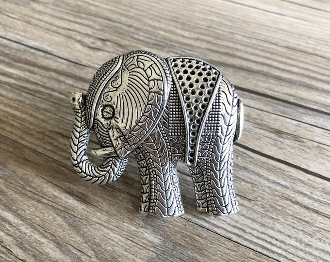 Bat Drawer Knobs / Bat Cabinet / Gothic Home Decor / Animal - Etsy