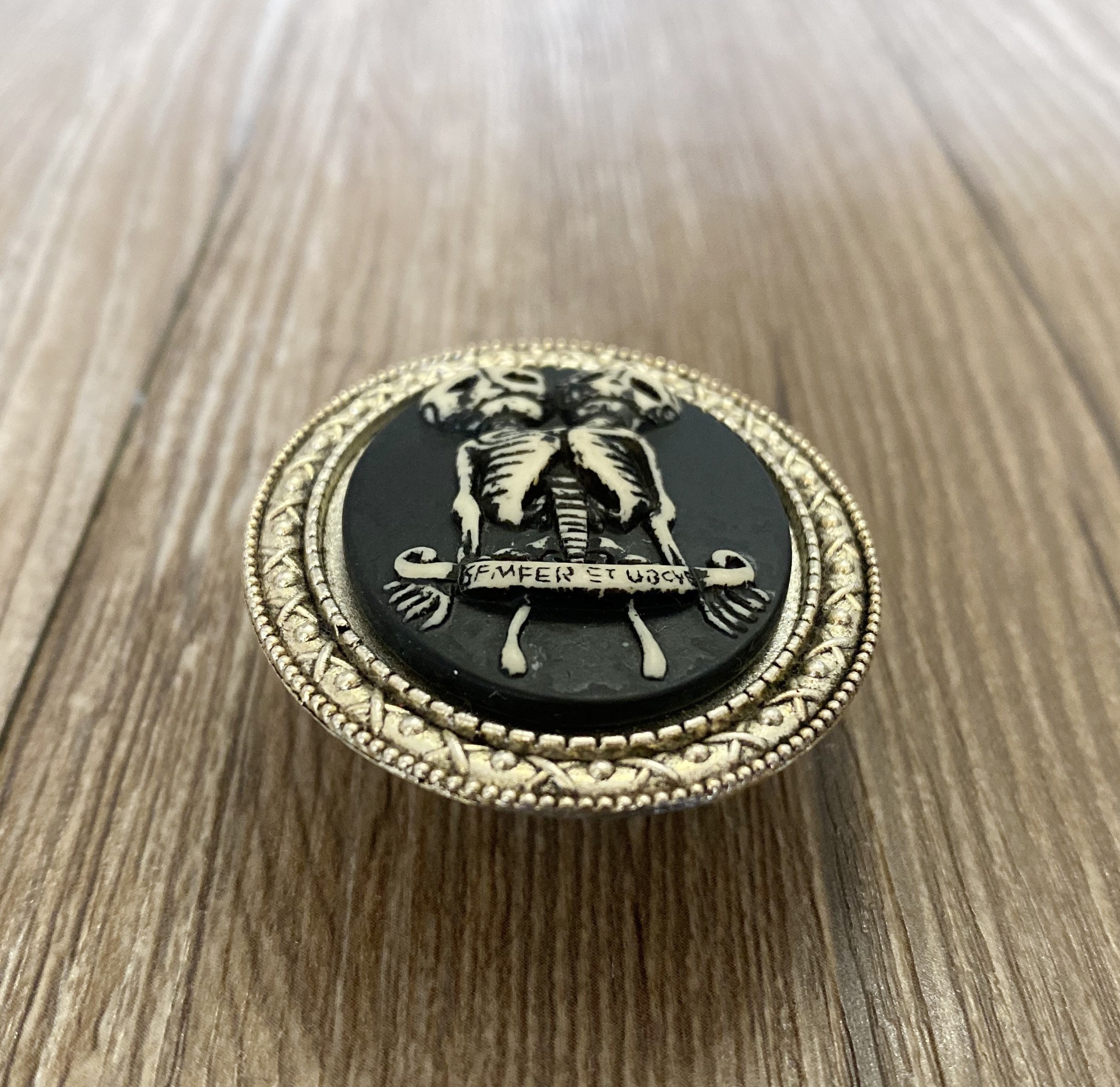 Gothic Double Skull Drawer Knobs / Skull Cabinet / Gothic Home | Etsy