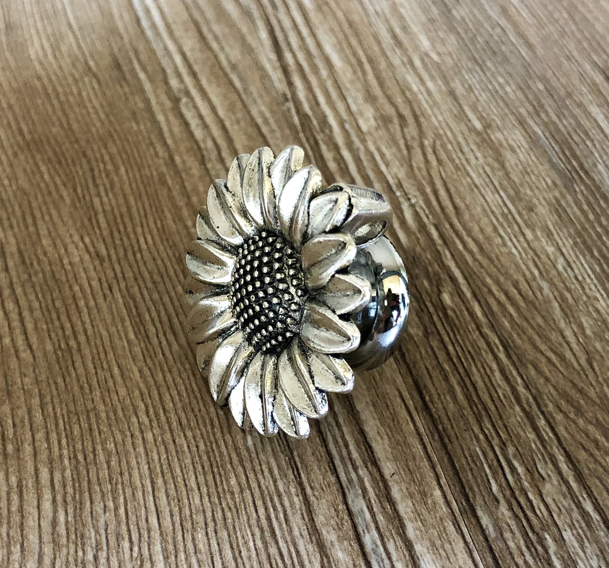Retro Flower Drawer Knobs / Flower Cabinet / Gothic Home Decor - Etsy ...