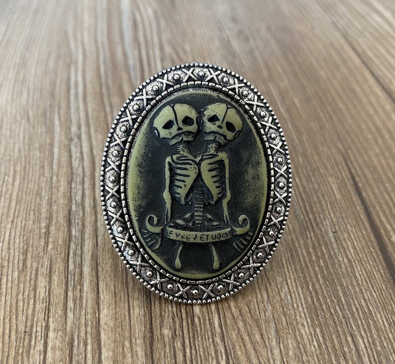 Gothic Double Skull drawer knobs / Skull cabinet / Gothic Home | Etsy