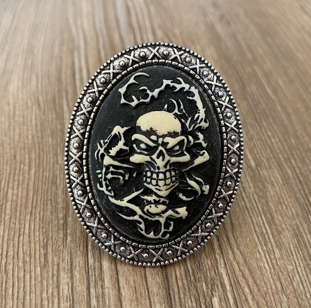 Gothic Skull Drawer Knobs / Skull Cabinet / Gothic Home Decor / Relief ...
