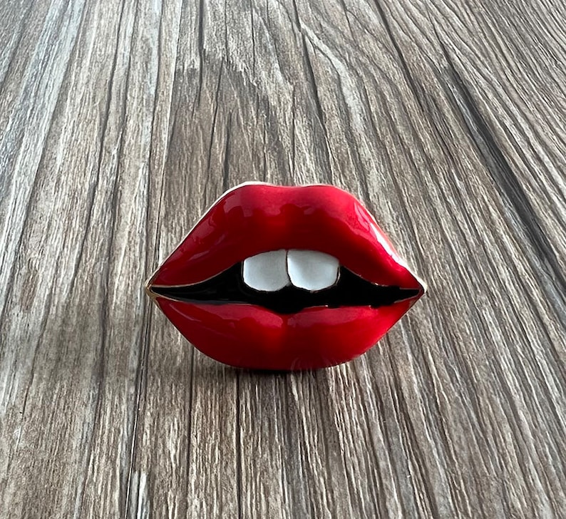 Enamel Red Lips Drawer Knobs / Red Lips Cabinet / Gothic Home Decor ...