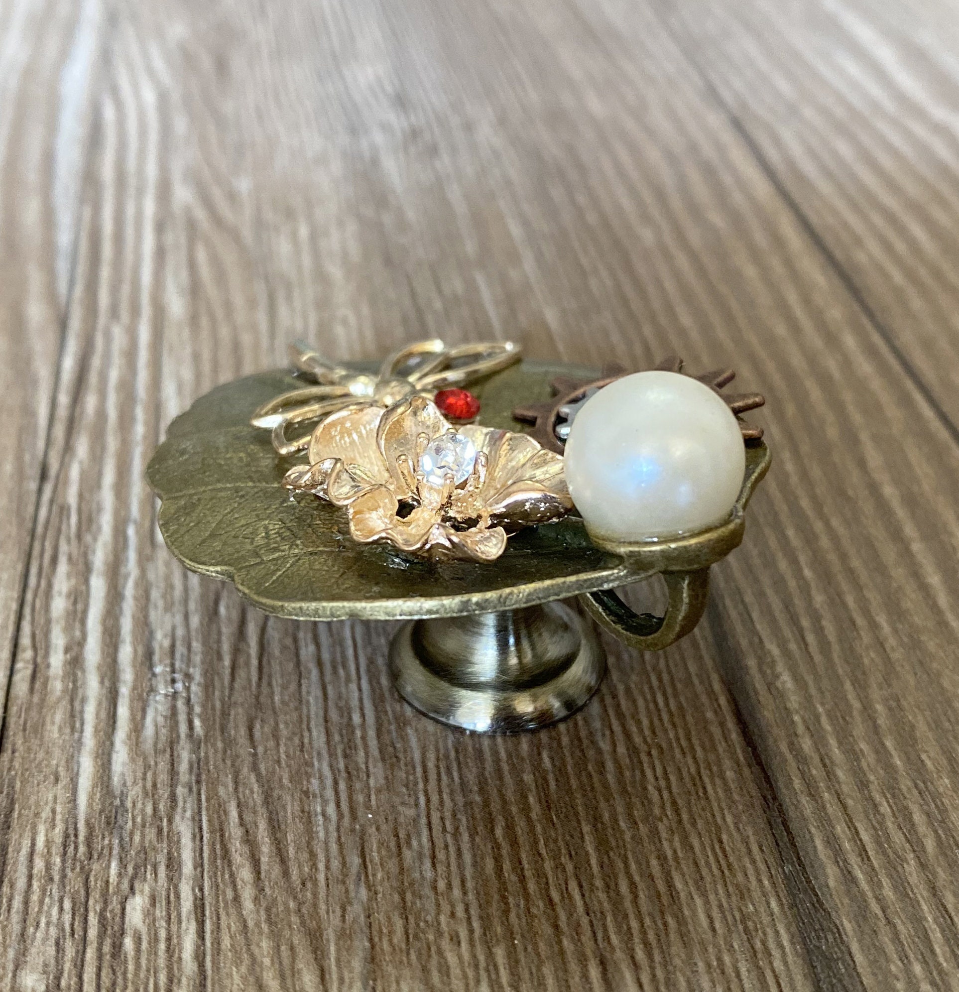 Gothic Leaf Knobs Brass Knobs / Cabinet Dresser Knobs / - Etsy