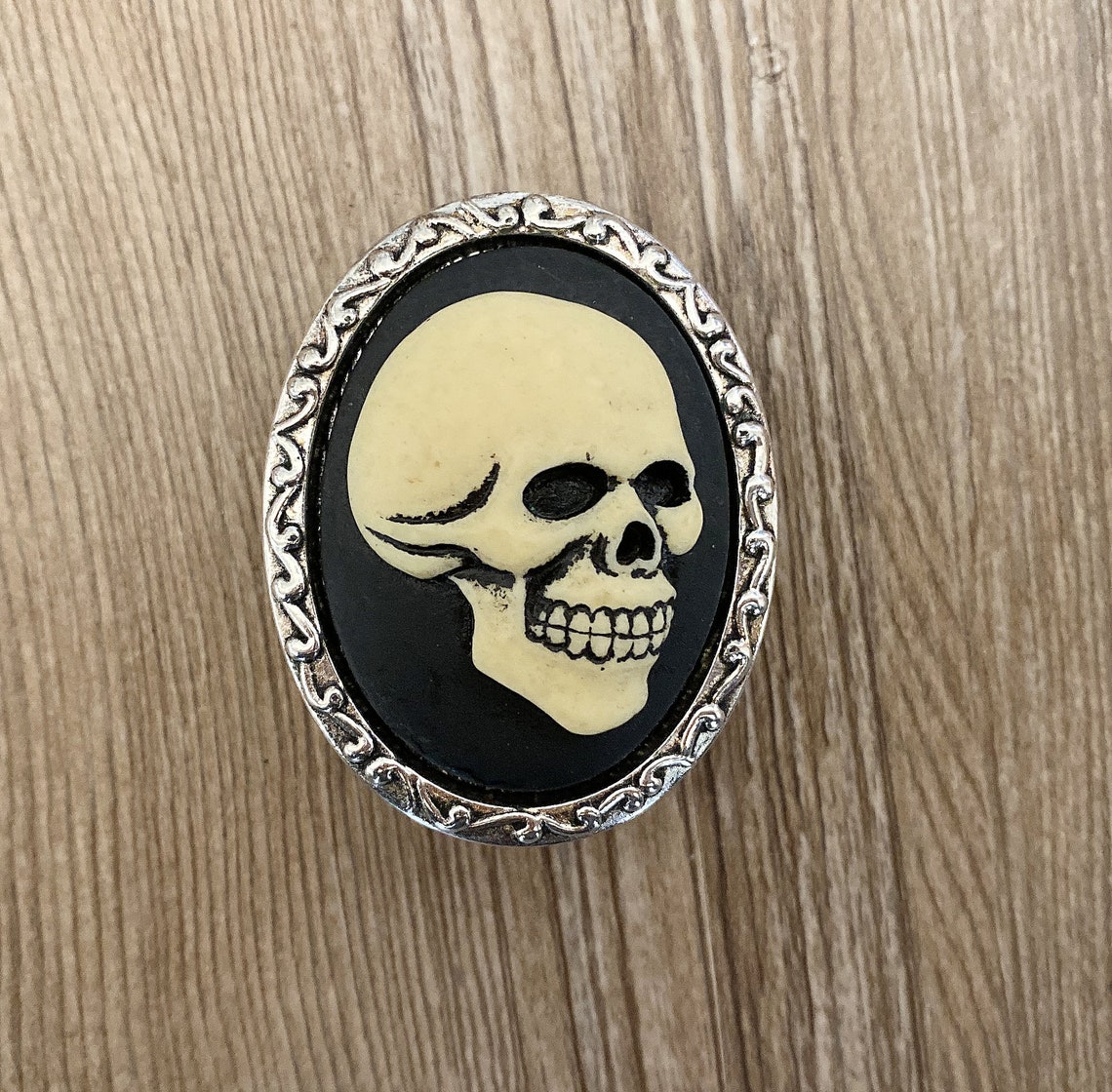 Gothic Skull Drawer Knobs / Skull Cabinet / Gothic Home Decor / Relief ...