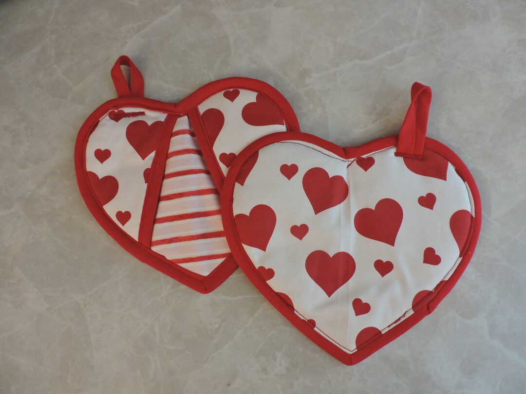 Set of 2 Red Heart Potholders, Heart Shaped Oven Mitts, Valentine's Day ...