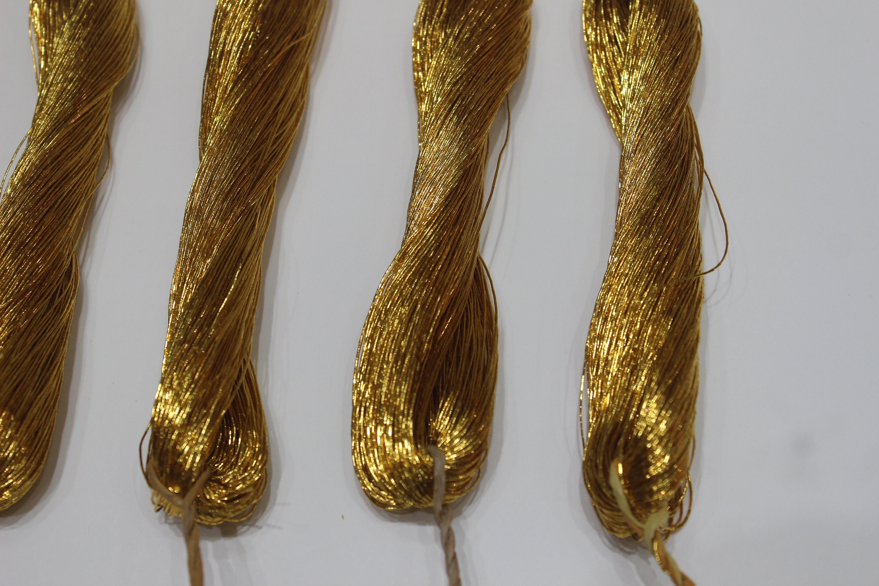 5 madejas de hilo metálico dorado para bordar a mano - Etsy España