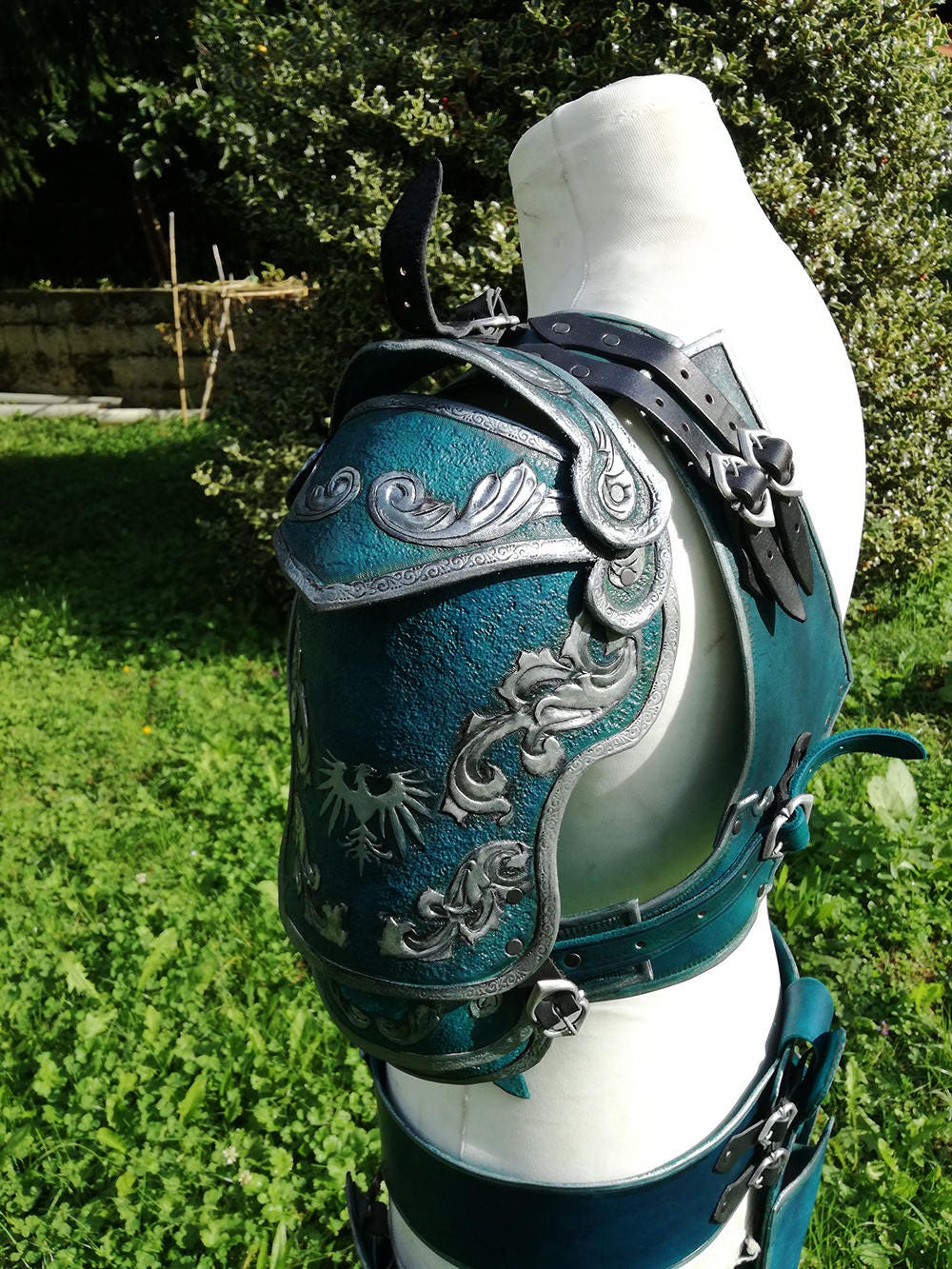 Armatura in pelle italiana da aquila: spallacci, cintura, cinturini ...