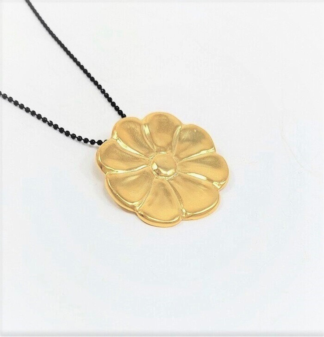Rosette Gold-plated Pendant | Eight Leaves Rodax | Gold-plated 24k ...