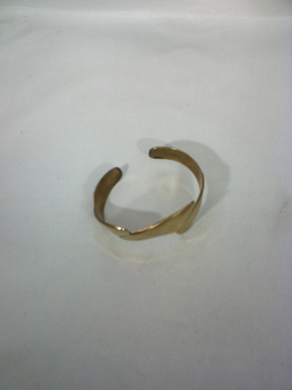 open bangle bracelet in vintage gold metal - Gem