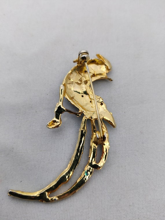 Vintage gold metal zoomorphic animal shaped brooches - Gem