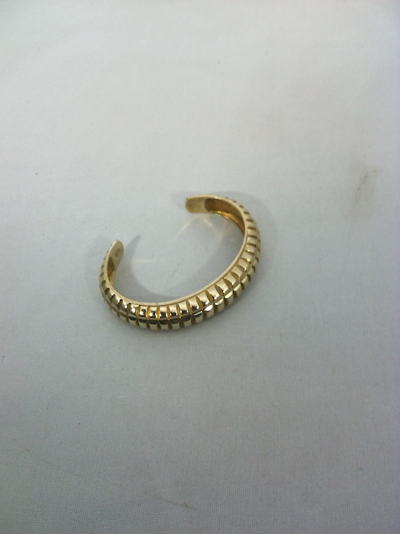 open bangle bracelet in vintage gold metal - Gem