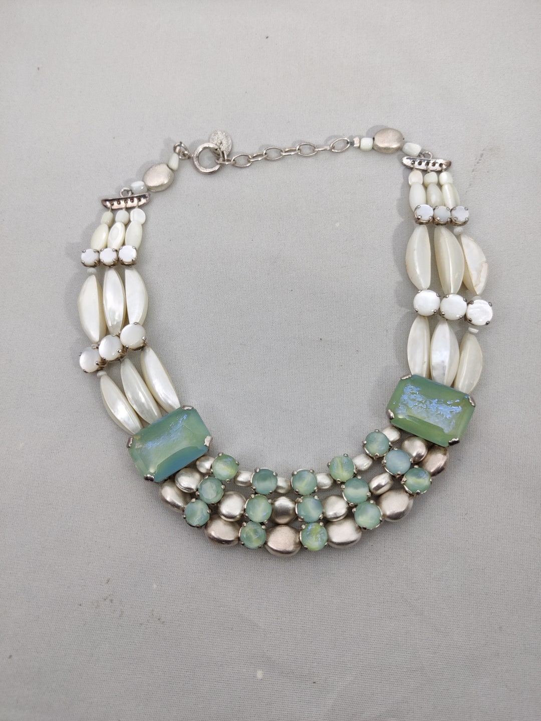Signé ZOE COSTE REMINISCENCE collier vintage en métal argenté, verre ...