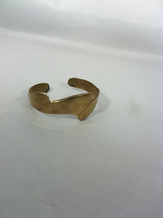 open bangle bracelet in vintage gold metal - Gem