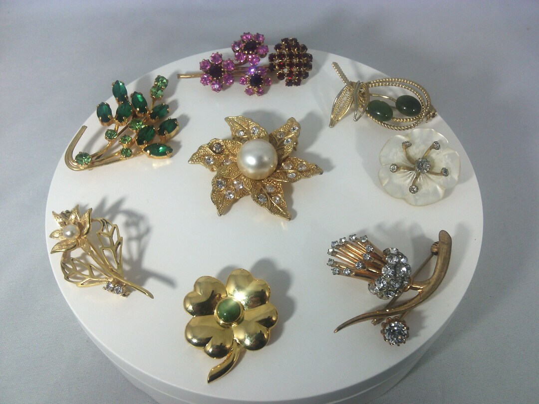 Vintage Brooches in the Shape of a Simple Flower or Bouquet - Etsy