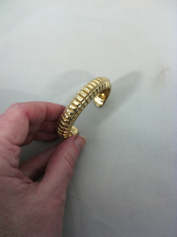 open bangle bracelet in vintage gold metal - Gem