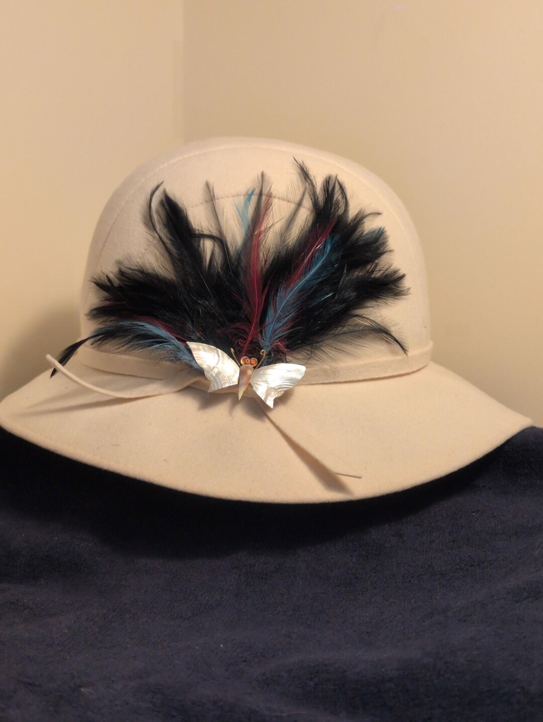 Vintage Flapper Hat, 1950s, Winter White Felt Wool, Mother of Pearl ...