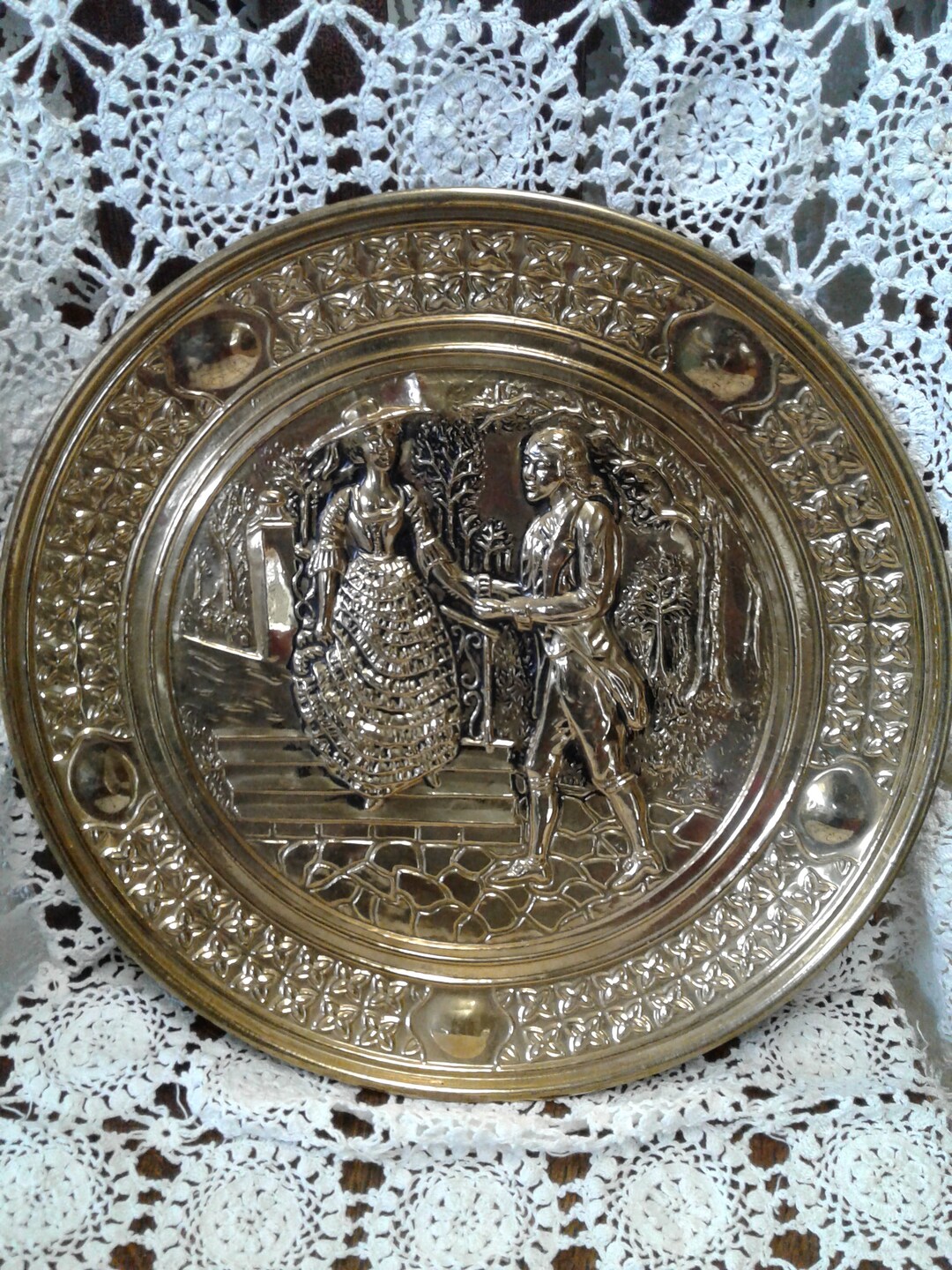 Vintage Brass Relief Wall Plaque, 1800s Courting Couple, 14" Diameter ...