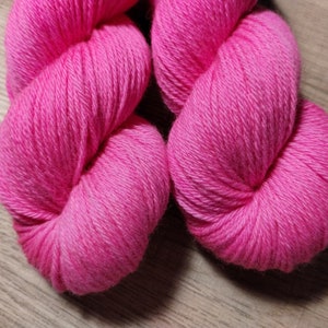 BLEEDING HEART - DK Weight 100% Superwash Wool Yarn, 246 Yards & 100 ...