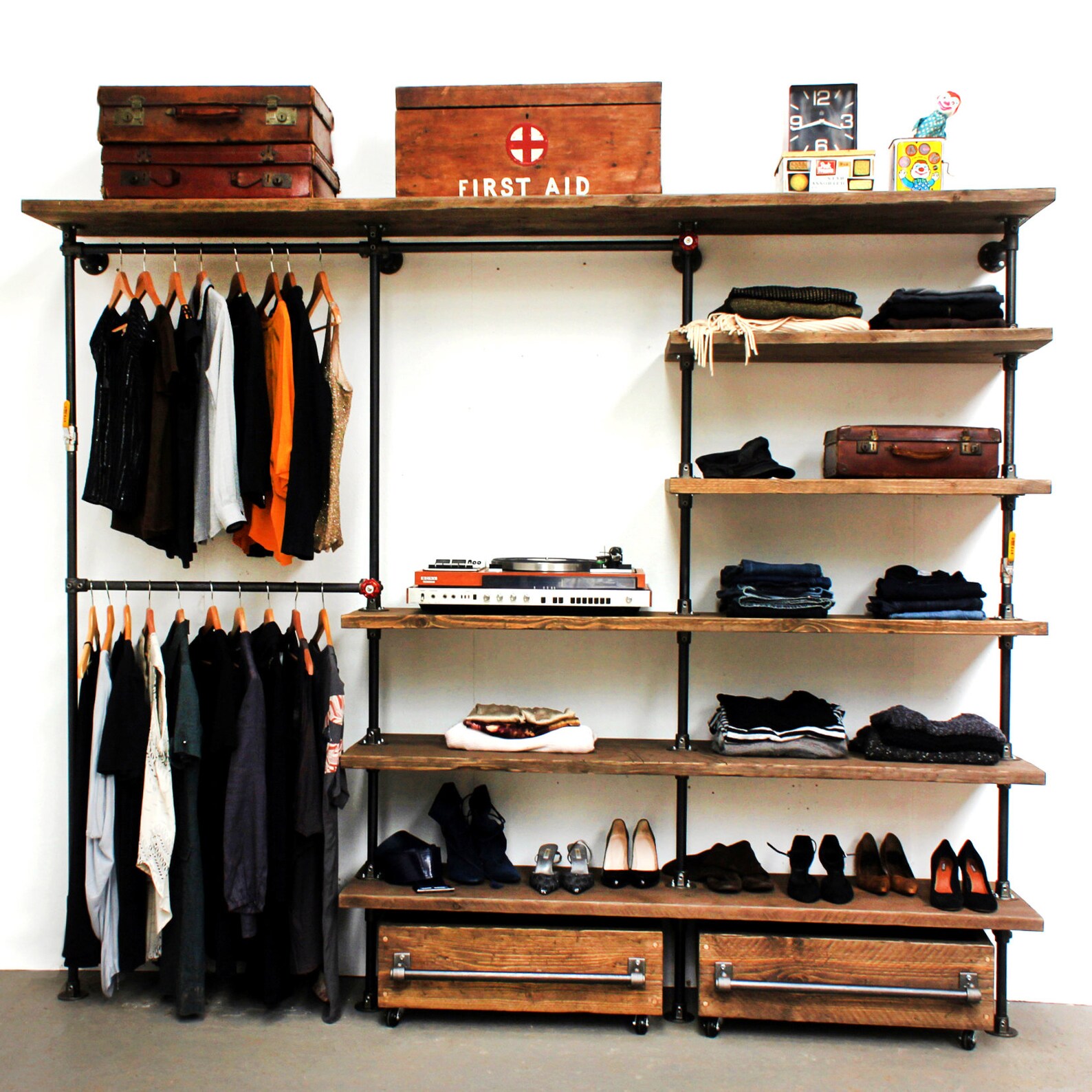 Max Industrial Reclaimed Scaffold Board and Dark Steel Pipe Clothes ...