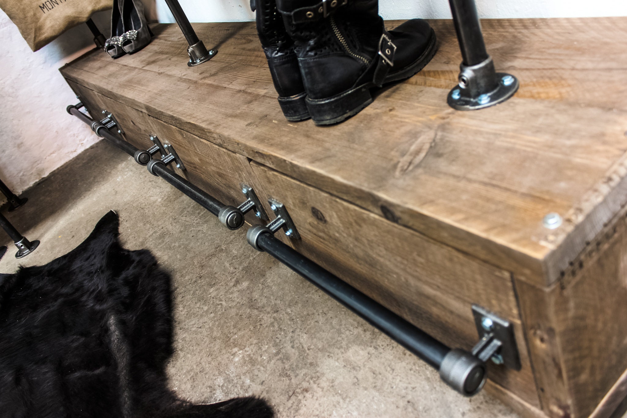 Stefan Reclaimed Scaffolding Board and Dark Steel Pipe 3 Sided ...