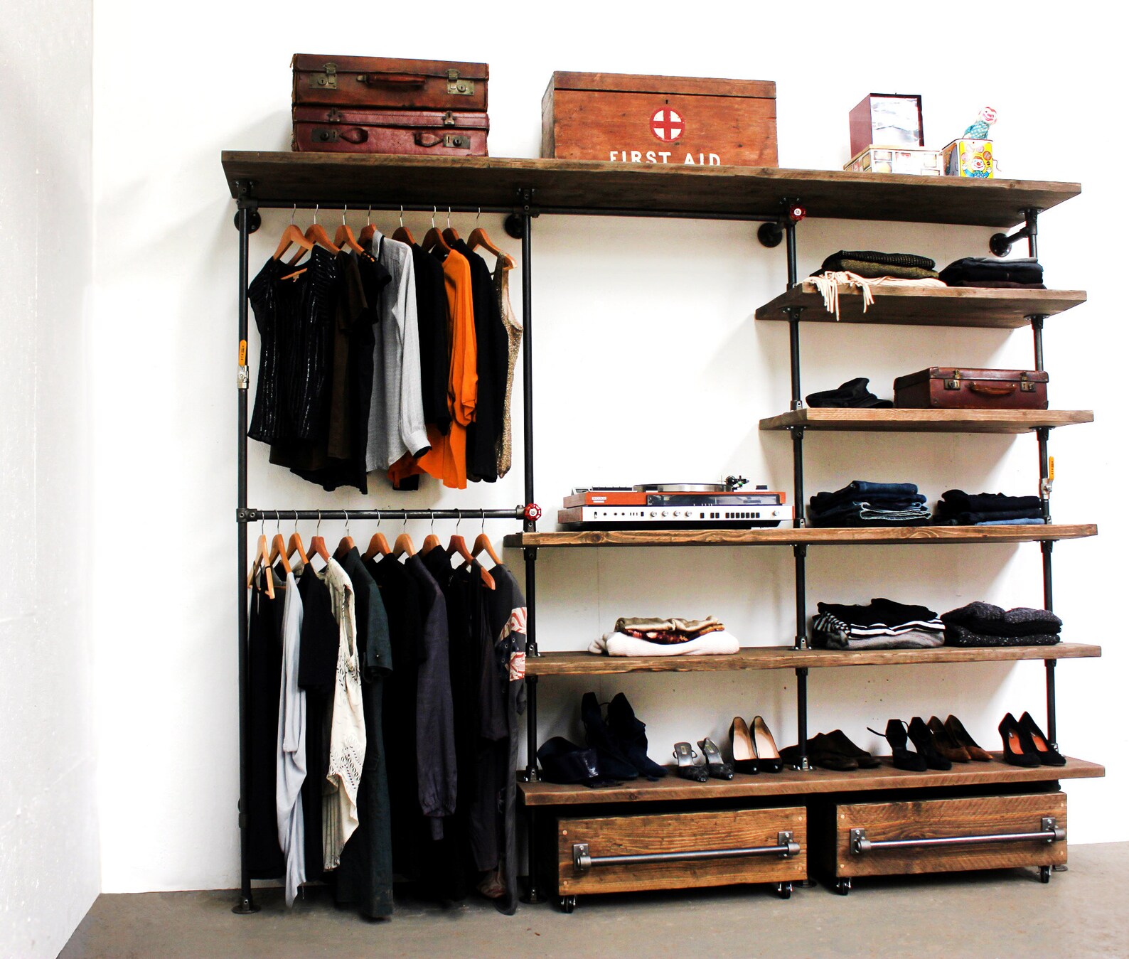 Max Industrial Reclaimed Scaffold Board and Dark Steel Pipe Clothes ...