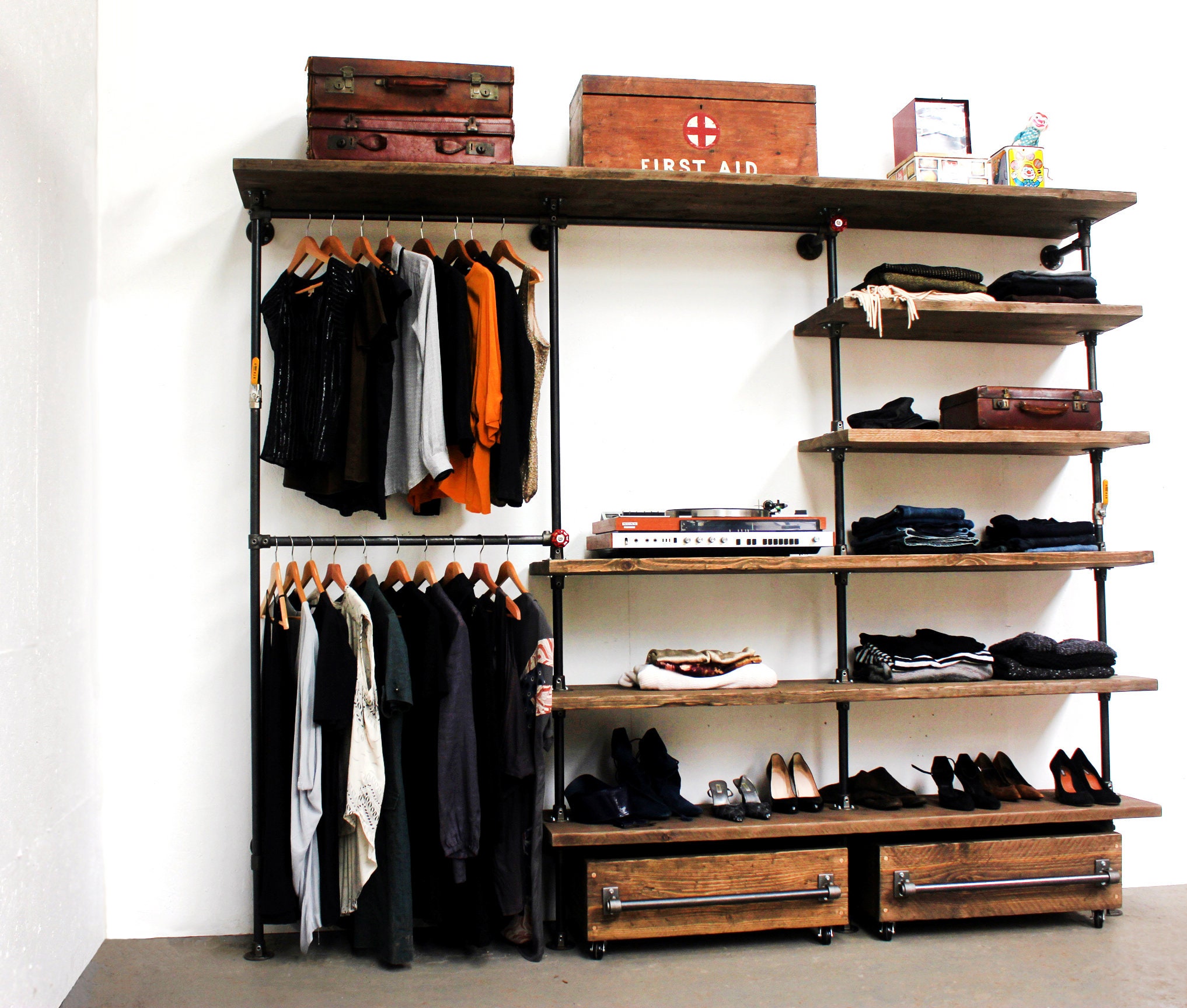 Max Industrial Reclaimed Scaffold Board and Dark Steel Pipe Clothes ...