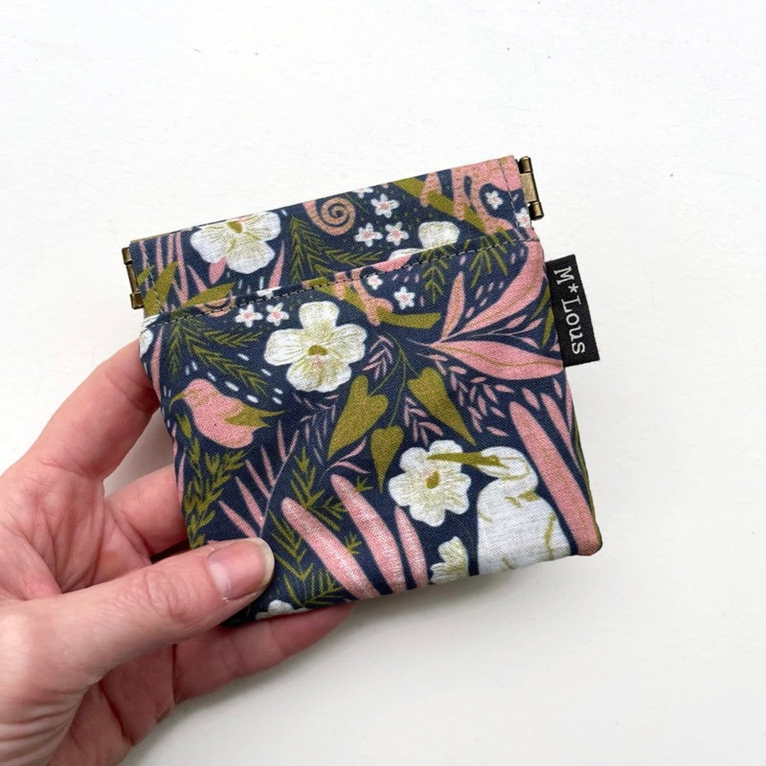 Flowered Coin Pinch Purse With a Minimalist Design Small Retro Etui ...