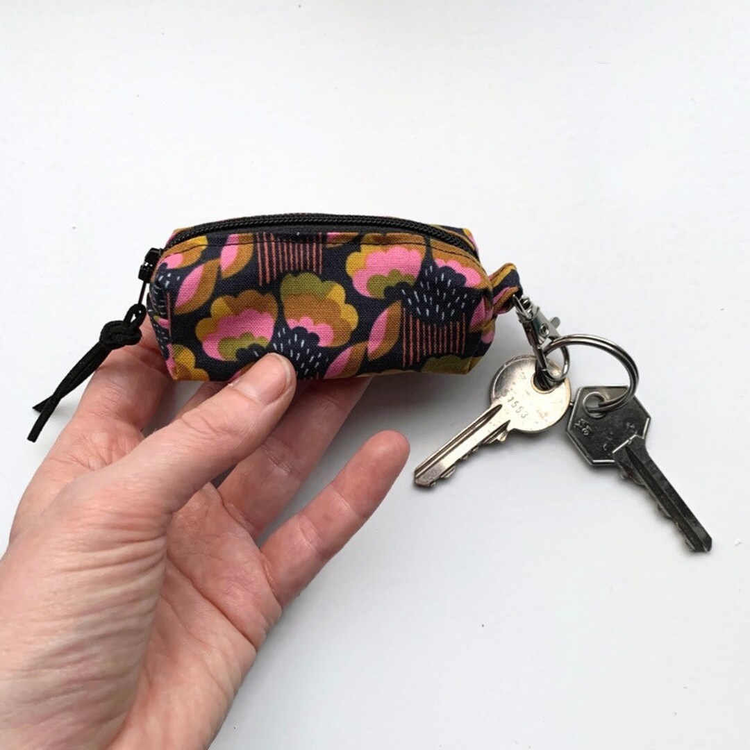 Black Retro Flowered Key Chain Purse for Change Lip Balm Ear Phones ...