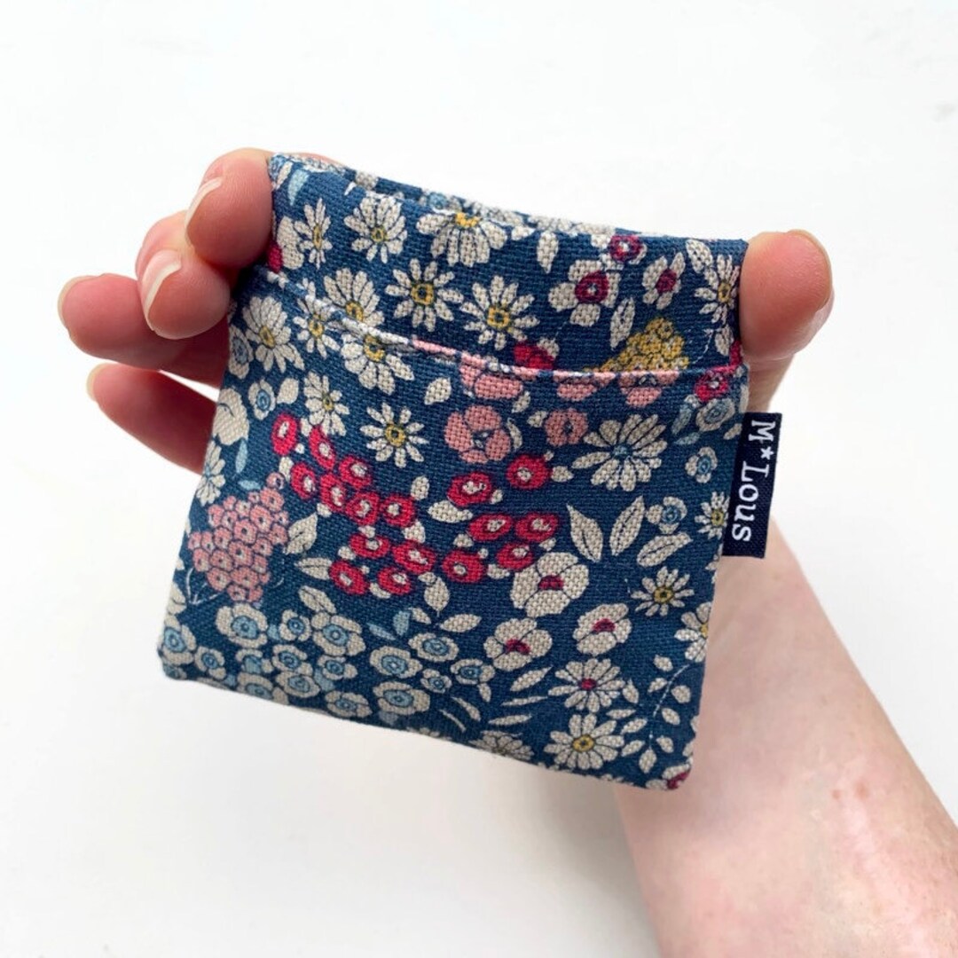 Blue Flowered Coin Pinch Purse With a Minimalist Design Small Retro ...