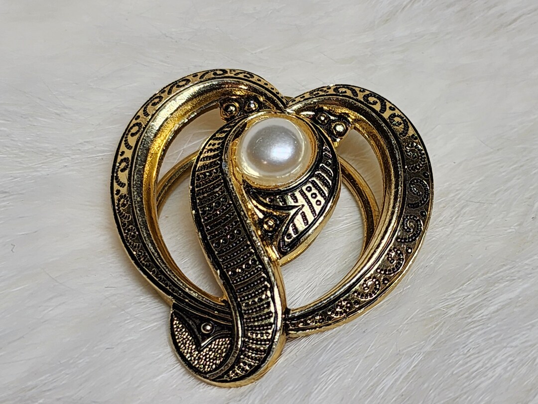 Vintage Scarf Clip in Antique Gold Tone With Black Accents and Faux ...