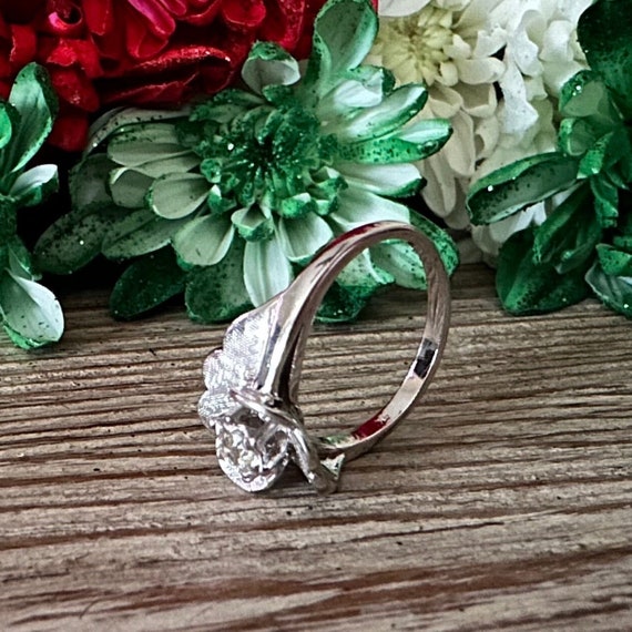 Gorgeous florentine flower petal Diamond ring - Gem