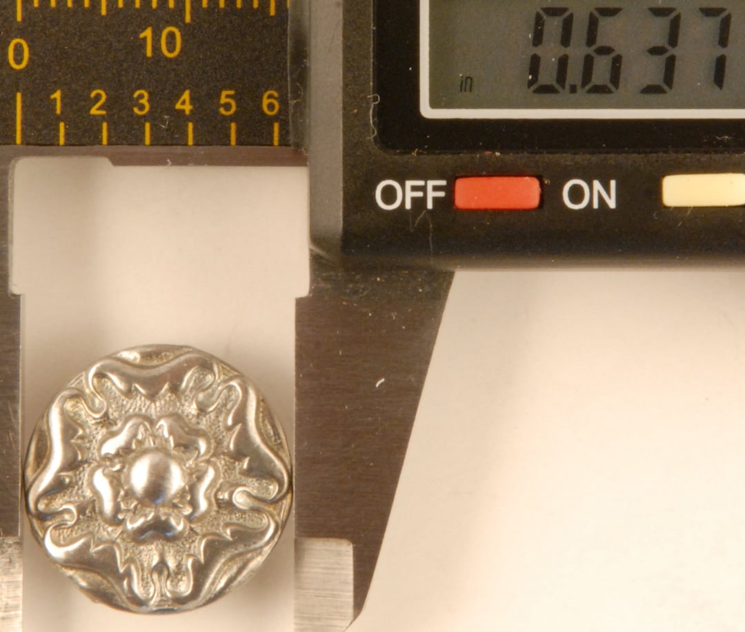 Tudor Rose Button #159. It Has the Essence of the War of the Roses ...