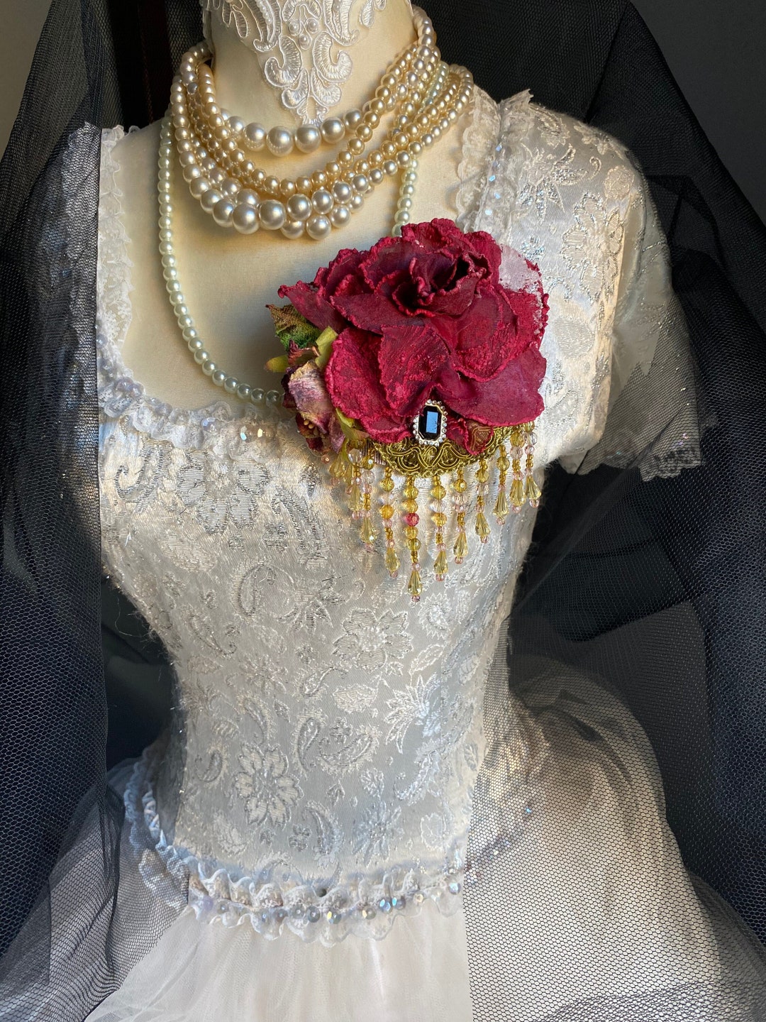 Floral Posy Pin, Ethereal Brooch, Artsy Pin, Gift for Mom, Statement ...