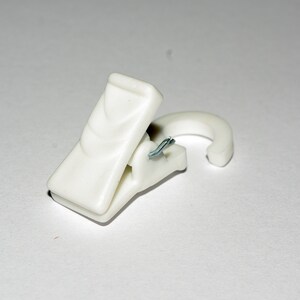 Plastic Curtain Clips With Hooks, Motorhome Curtain Hooks, Caravan ...