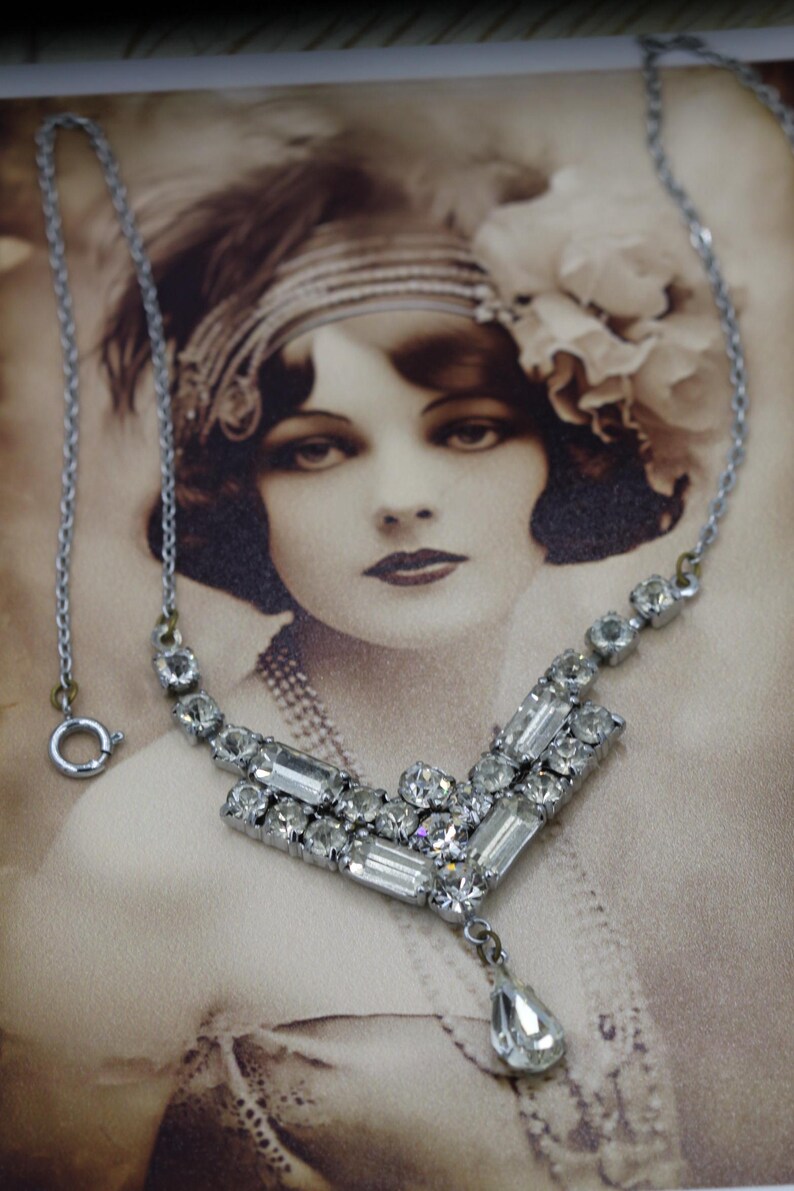 Art Deco Sparkly Flapper Necklace, 1920s Crystal Chevron Dropper ...