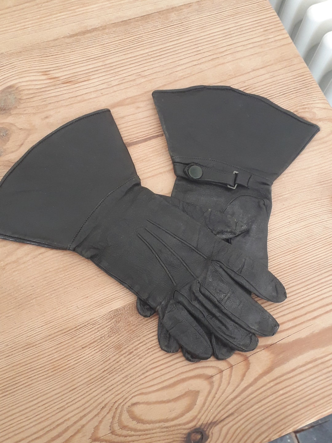 1930s Ladies Dark Green Gauntlet Gloves will Ship Worldwide. Please Ask ...