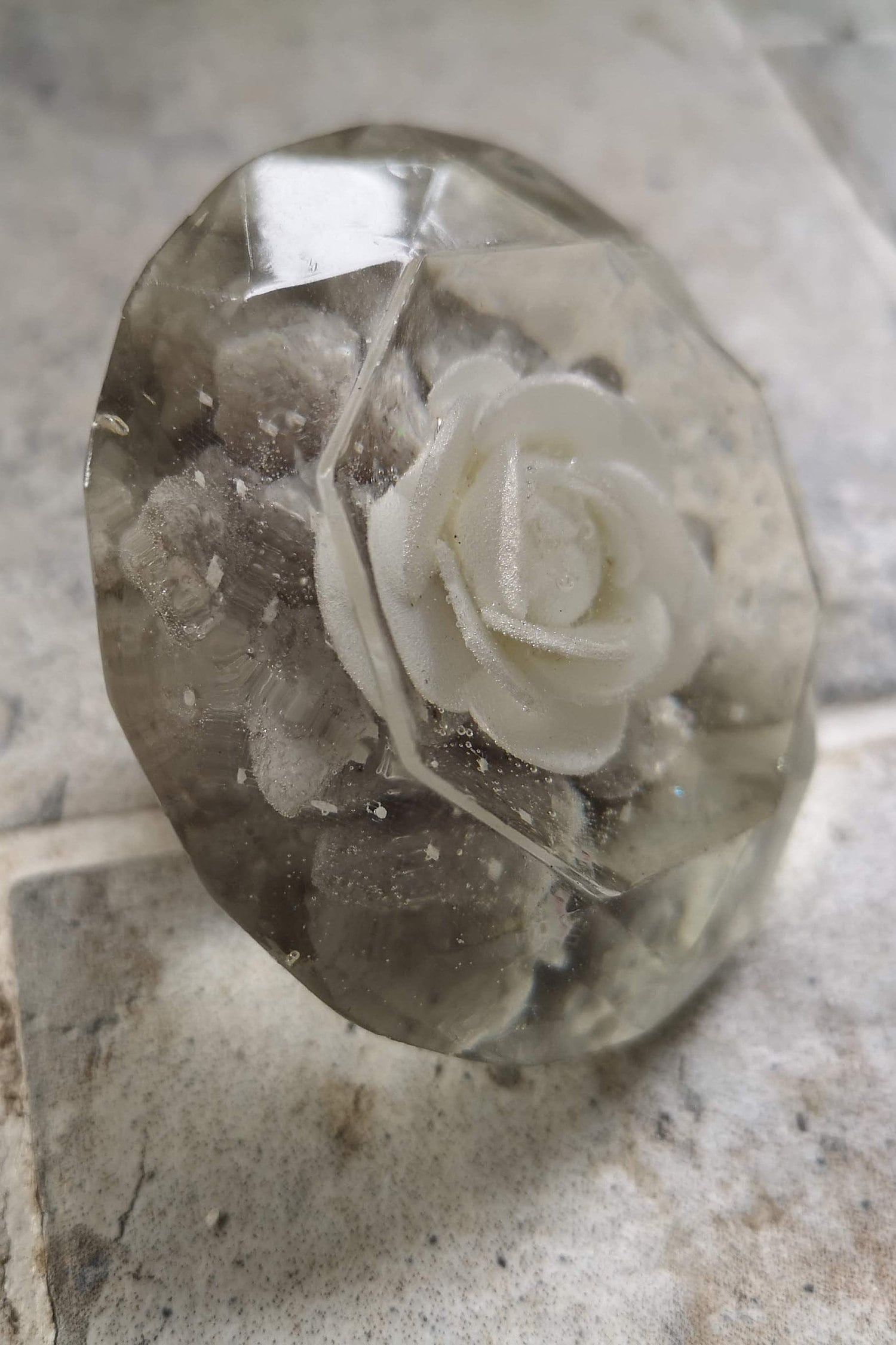 Resin paperweights with inclusions - dried flowers, stones, shells, sea ...