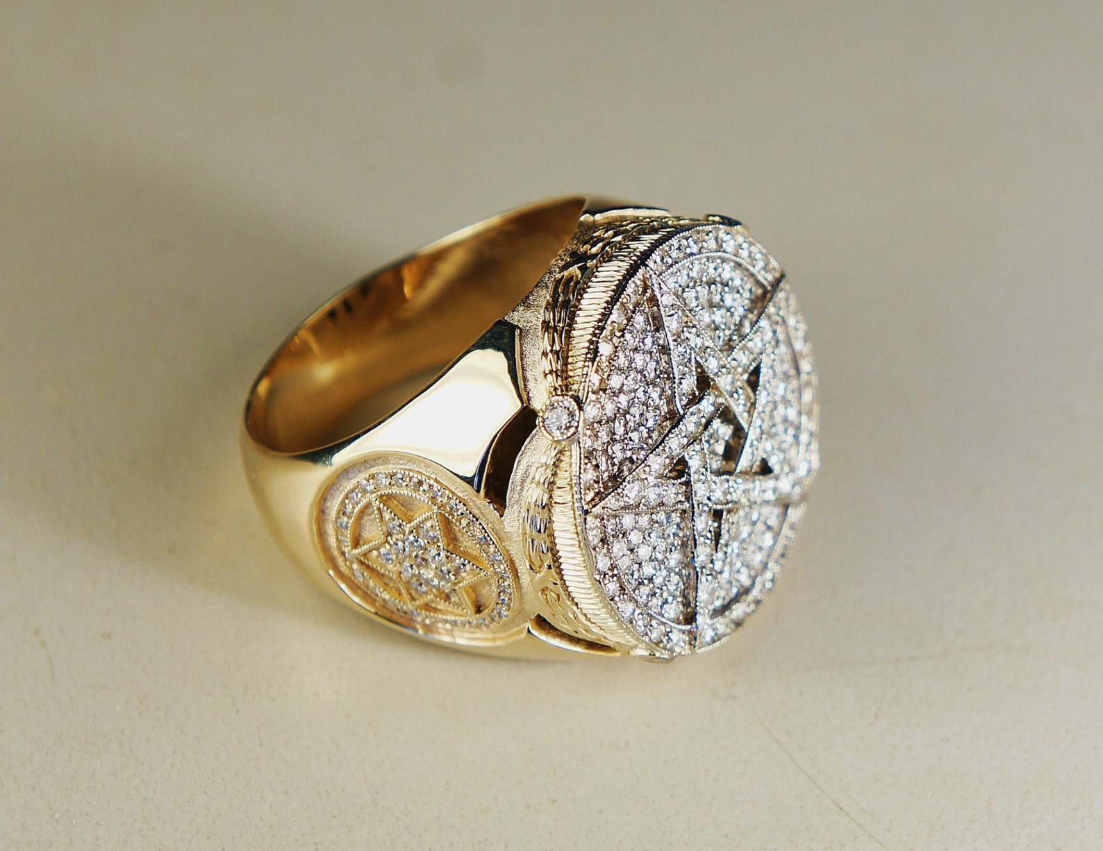 Masonic Ring - 18K Gold - Diamonds - Big Men's Ring - Heavy Gold Ring ...