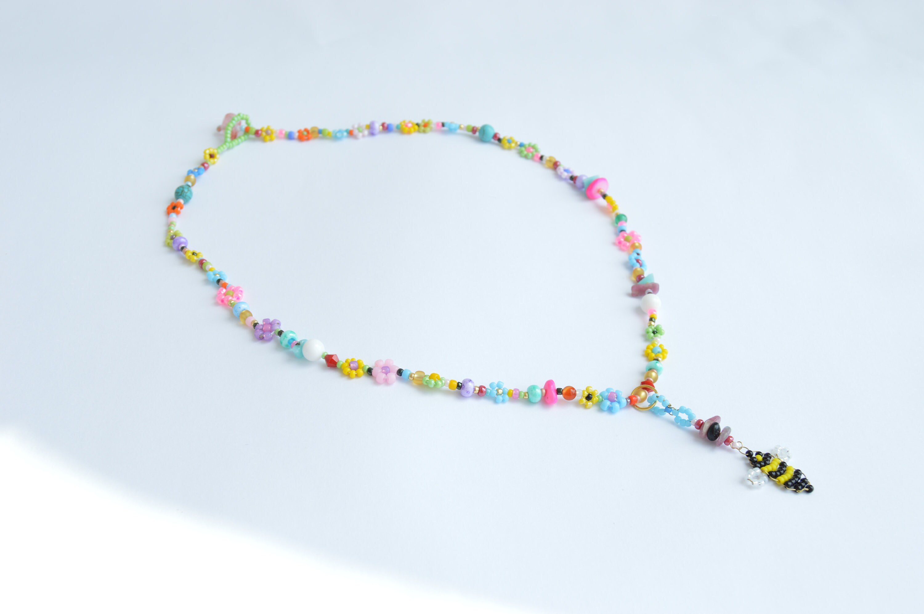 Flowers Bead Necklace for Women With Bee Pendant Daisy - Etsy