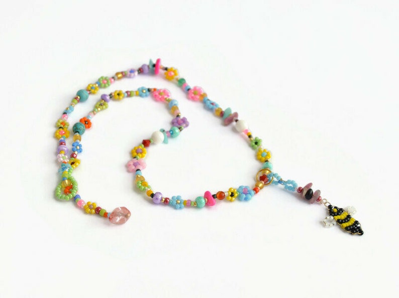 Flowers Bead Necklace for Women With Bee Pendant Daisy - Etsy