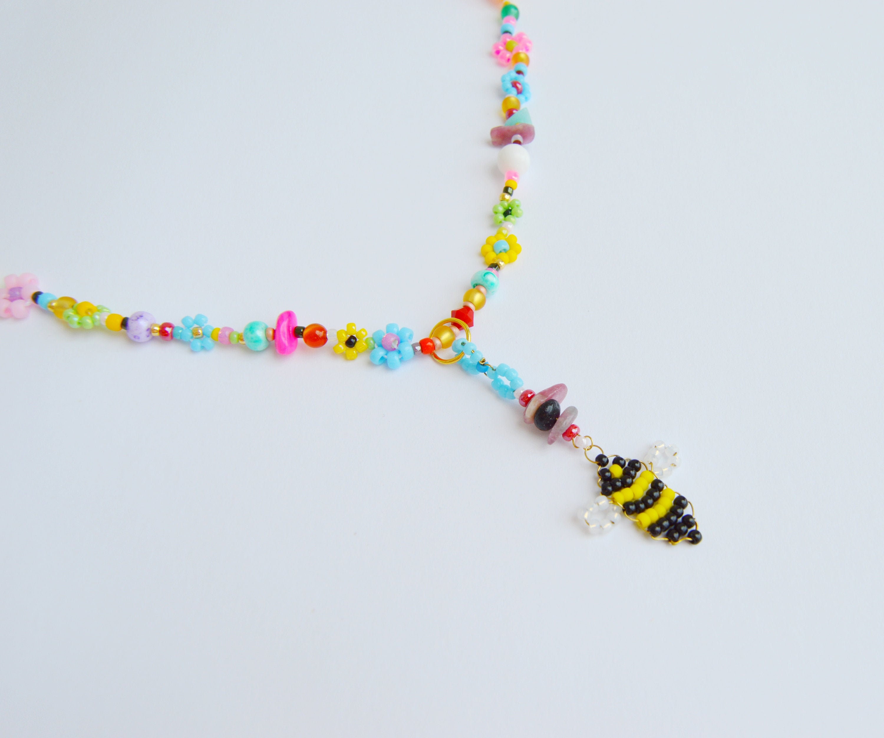 Flowers Bead Necklace for Women With Bee Pendant Daisy - Etsy