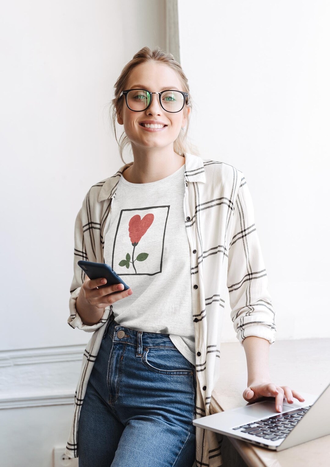 Rachel Green Inspired T-shirt: 90s Heart Flower Organic Cotton Tee - Etsy
