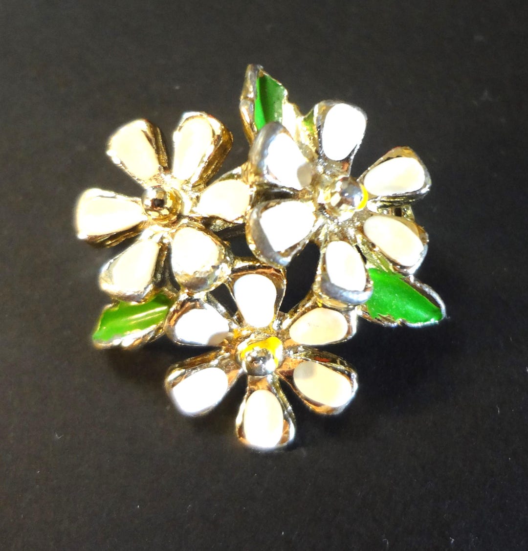 Small Painted Daisy Brooch With Gold Tone Backing - Etsy