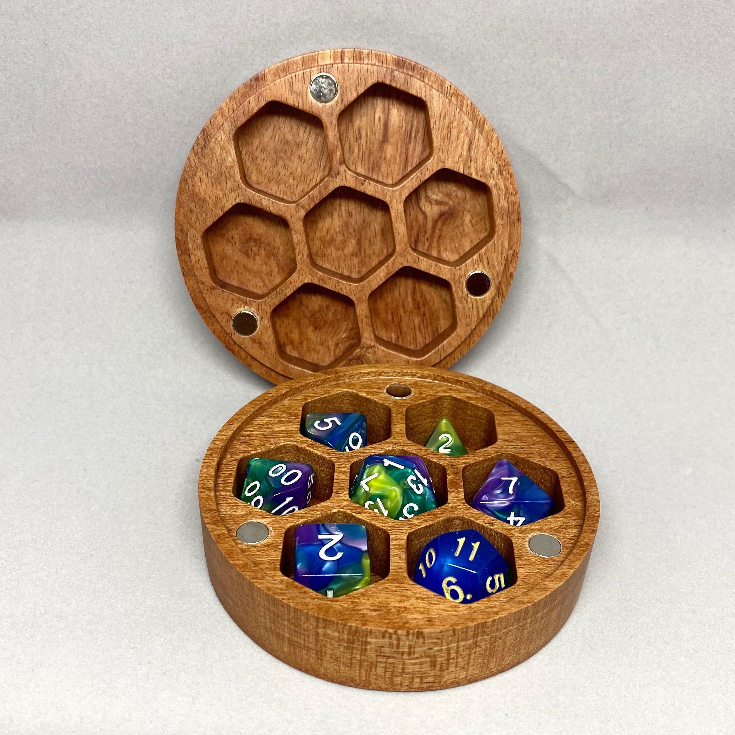 Round Dice Case - Magnetized Storage Container - Fits 7 16mm RPG or D6 ...